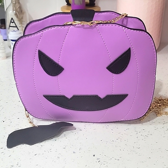 Bags | New Purple Pumpkin Halloween Crossbody Bag Gold Removable Strap ...